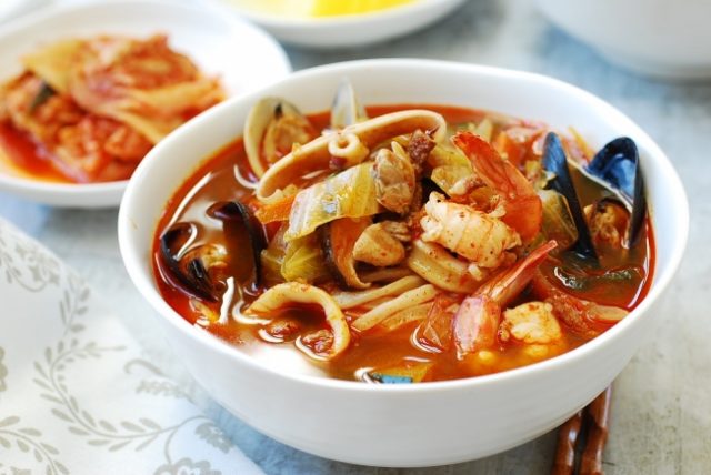 Jjamppong (Korean Spicy Seafood Noodle Soup) - Korean Bapsang