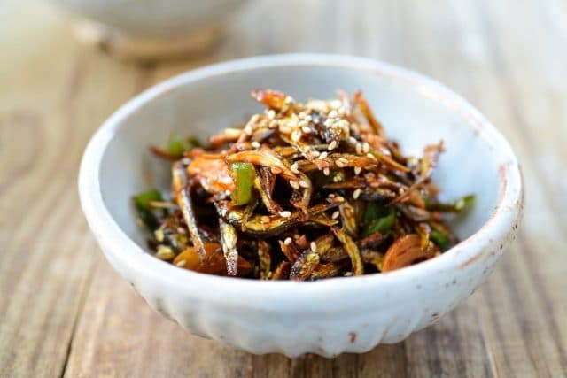 Myeolchi Bokkeum (Stir-fried Anchovies) - Korean Bapsang