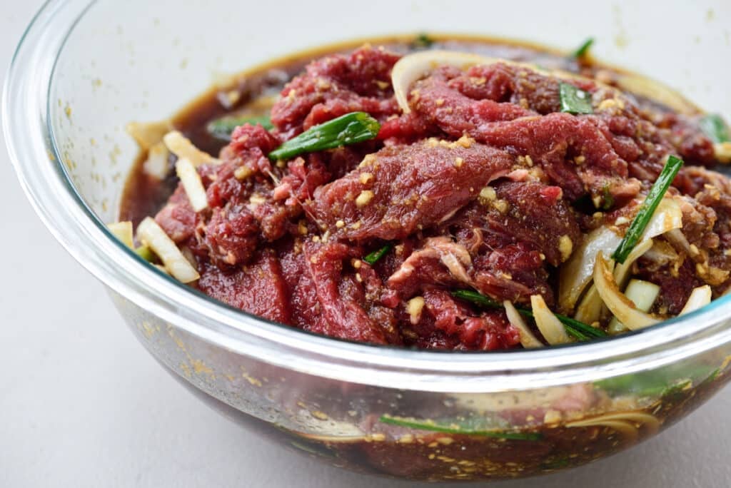 Bulgogi Deopbap (Bulgogi Rice Bowl) - Korean Bapsang