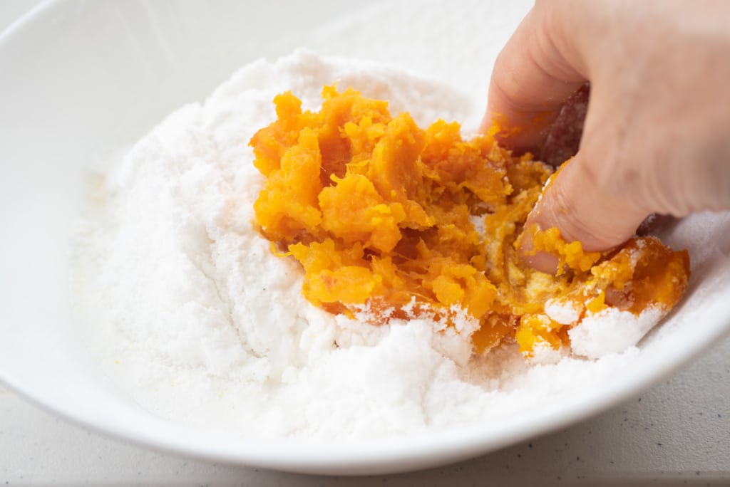 Songpyeon (Half-moon Shaped Rice Cake) - Korean Bapsang