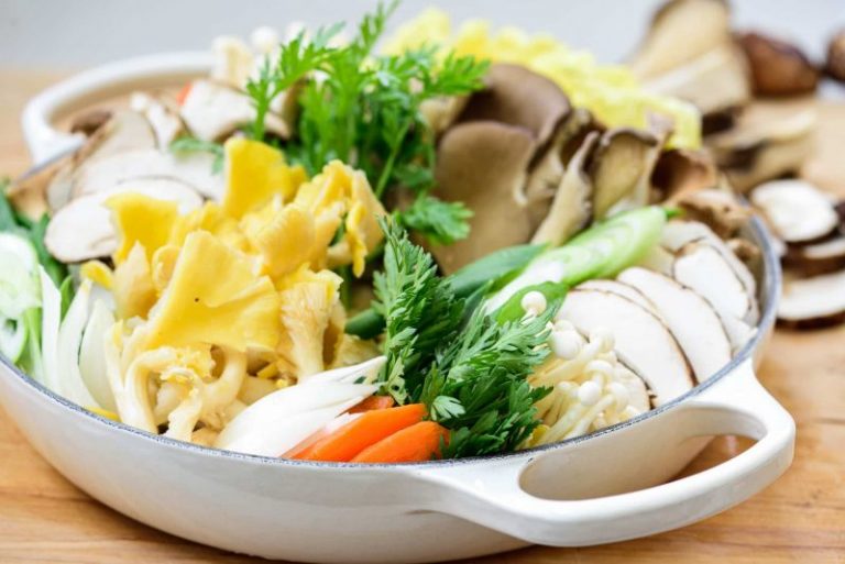 Beoseot Jeongol (Mushroom Hot Pot ) - Korean Bapsang