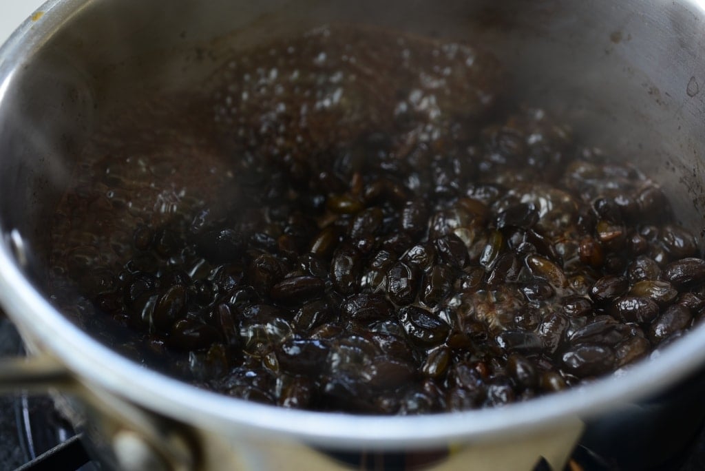Kongjang (Soy Braised Soybeans) - Korean Bapsang