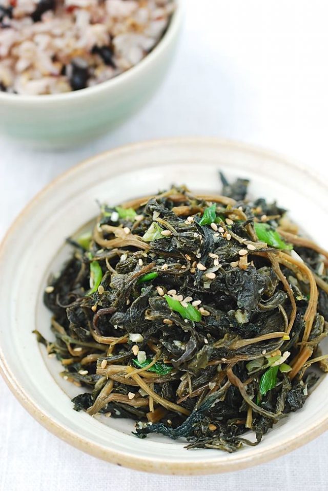 Chwinamul Bokkeum (Stir-fried Aster Scaber) - Korean Bapsang