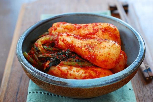 Chonggak Kimchi (Ponytail Radish Kimchi) - Korean Bapsang