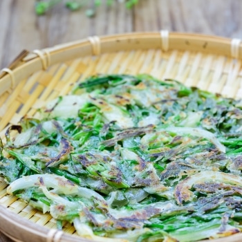Buchujeon (Korean Pancakes Made with Garlic Chives)