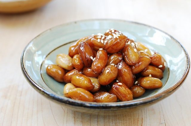 Ddangkong Jorim (Soy Braised Peanuts) - Korean Bapsang