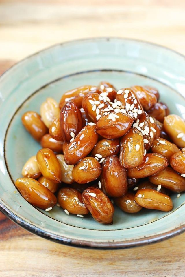 Ddangkong Jorim (Soy Braised Peanuts) - Korean Bapsang