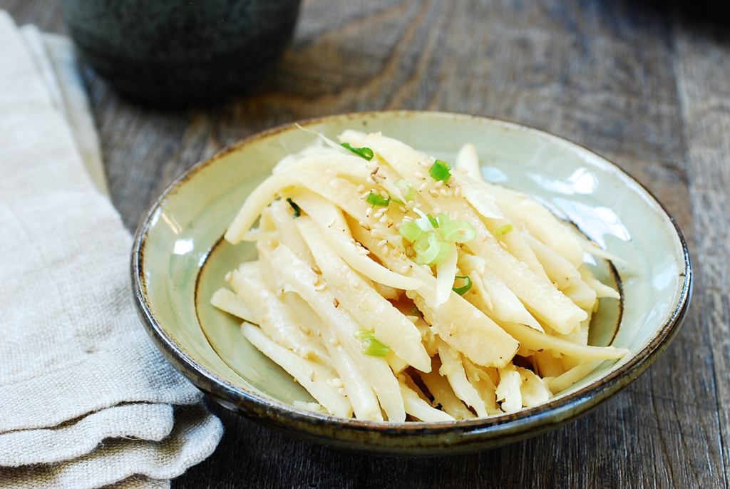 Doraji Namul (Sautéed Bellflower Roots) - Korean Bapsang