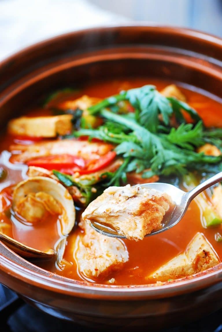 Domi Maeuntang (Spicy Fish Stew with Red Snapper) - Korean Bapsang