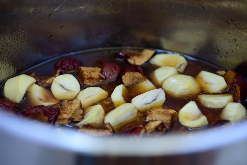 Yasik (Korean sweet rice cake with dried fruits and nuts) - Korean Bapsang