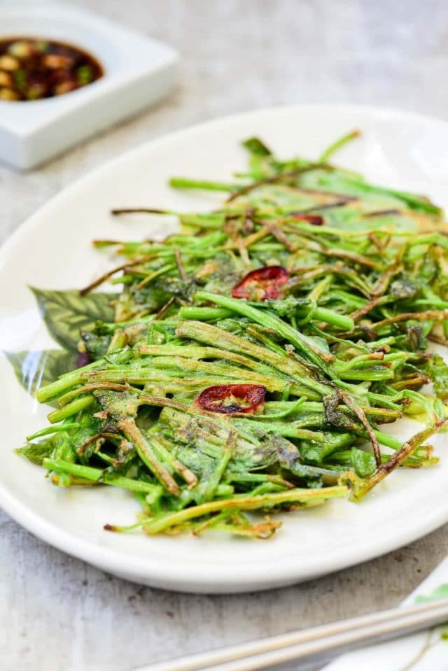 Minari Jeon (Water Dropwort Pancake) - Korean Bapsang